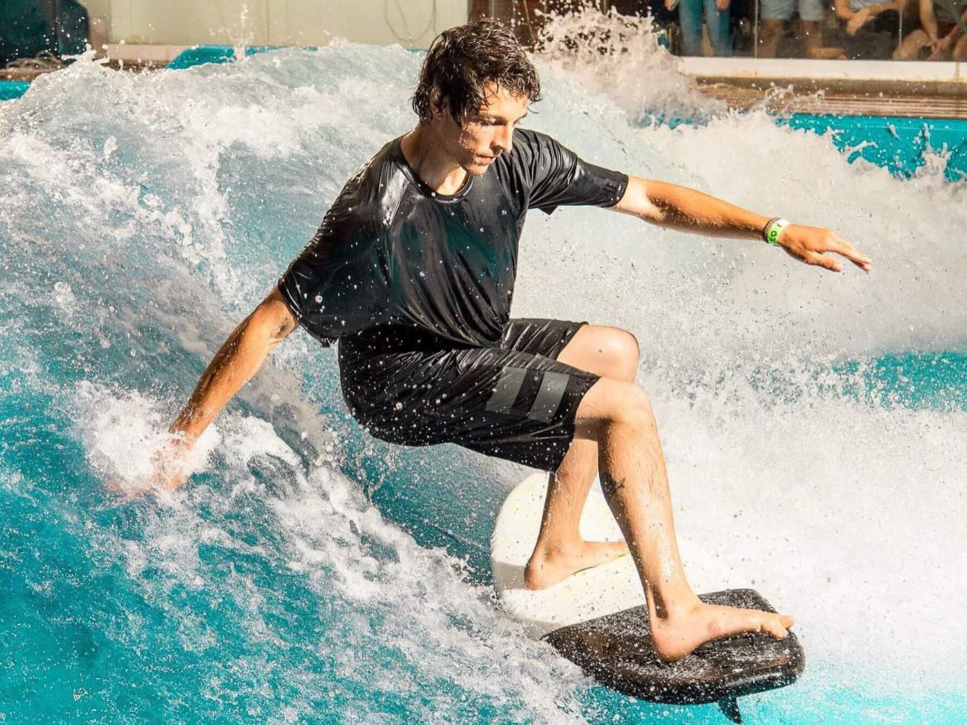 FORFAITS SURF - Dix30 Brossard Rive-Sud de Montréal – Oasis Surf