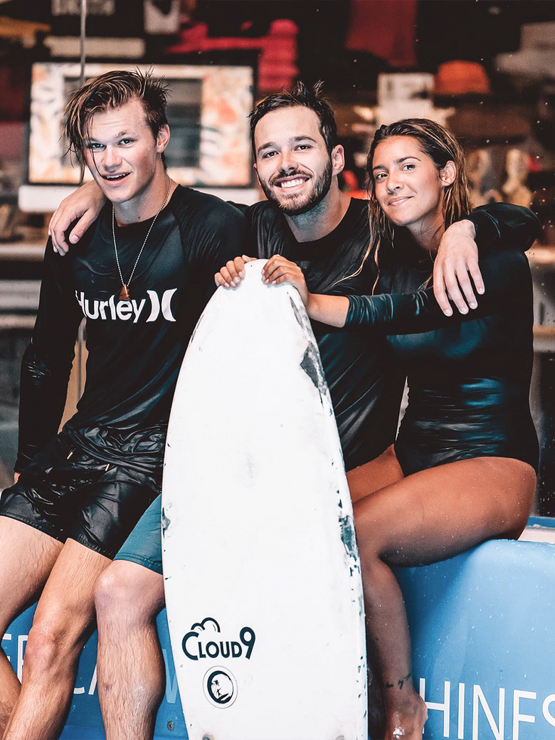 Surf intérieur et restaurant Dix30 Brossard Montréal | Oasis Surf