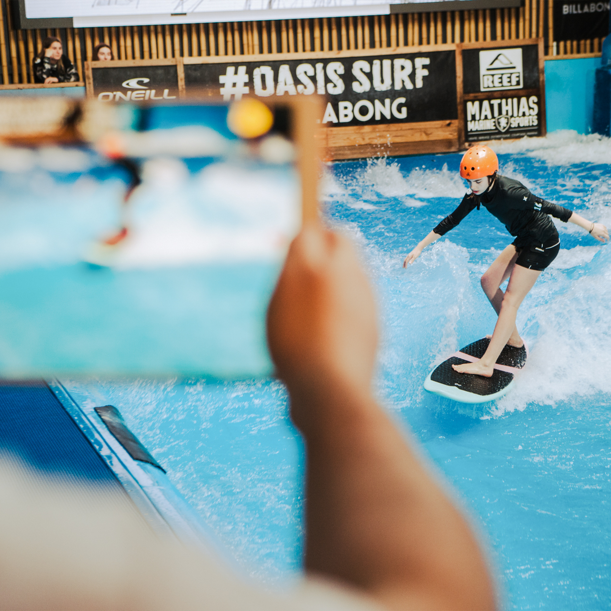 Indoor surfing and restaurant Dix30 Brossard Montreal – Oasis Surf