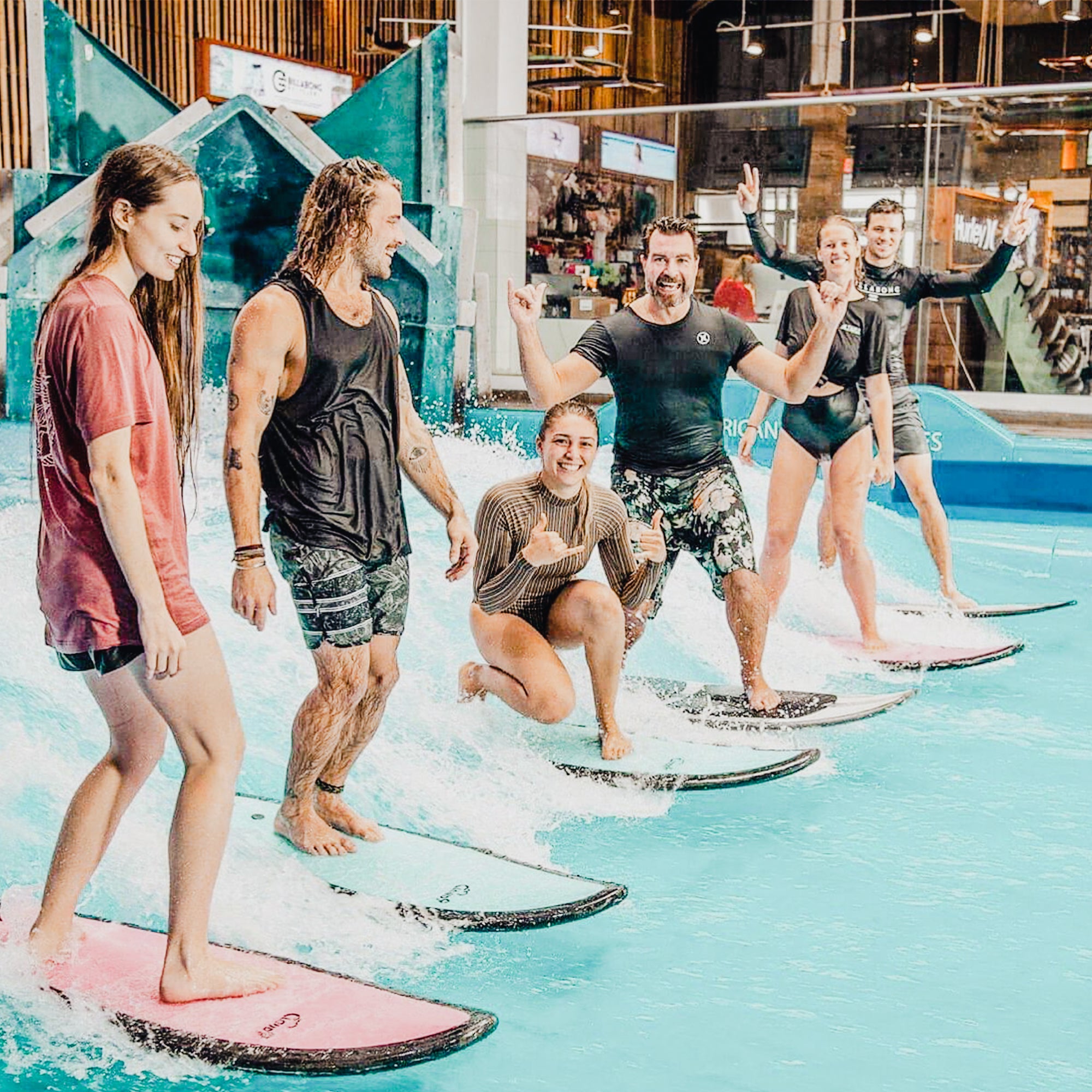 FORFAIT SURF : Surf intérieur et cours théorique – Oasis Surf