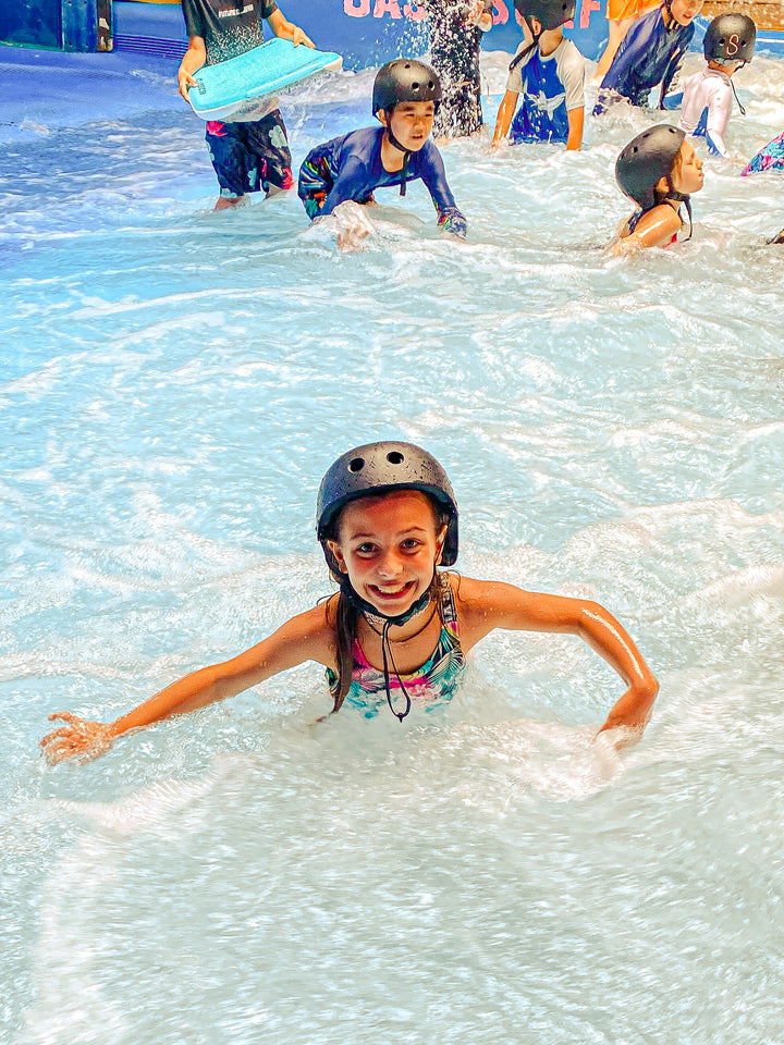 Indoor surfing and restaurant Dix30 Brossard Montreal – Oasis Surf